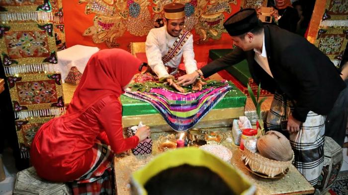 FOTO: Malam Pacar 'Mappaccing' Andi Imario Paruwusi Laodanru, Kemanakan ...