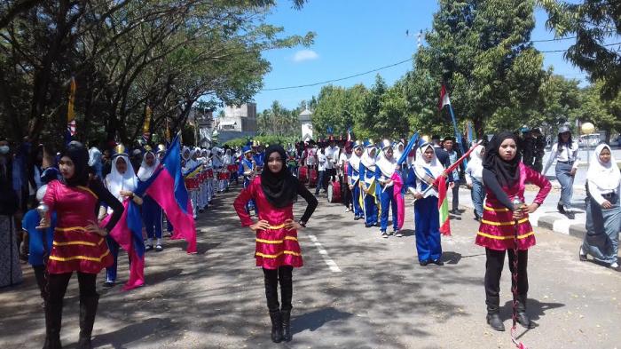 Marching Band MAN Pinrang Meriahkan Perayaan Hari Kemerdekaan - Tribun ...