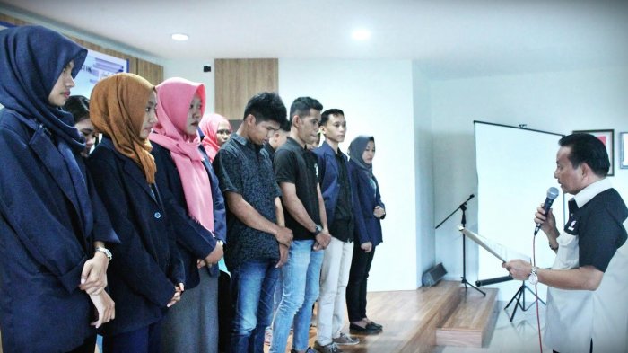 FOTO: Pengurus UKM Jurnalistik Unibos Dilanti - Tribun-timur.com
