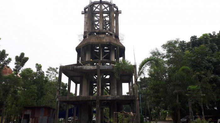 Pergantian Material Menara Miring Al-Markaz Diprotes, Dinas PU Maros ...