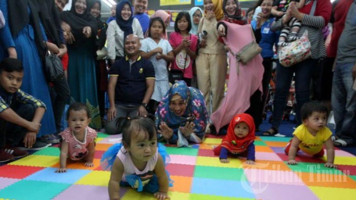 107 Bayi Ikut Lomba Merangkak di Hypermart MP - Tribun-timur.com
