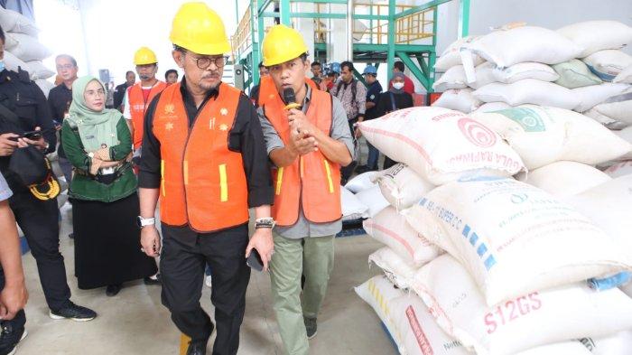 Tinjau Pabrik Kedelai di Sukoharjo, Mentan SYL Ajak Offtaker untuk Bantu Petani Serap Hasil ...