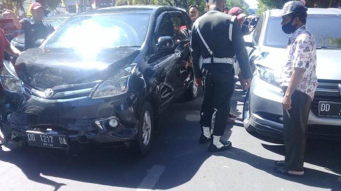 BREAKING NEWS: 3 Mobil Tabrakan Beruntun di Pertigaan Jl Jend Sudirman-Gunung Klabat Makassar ...