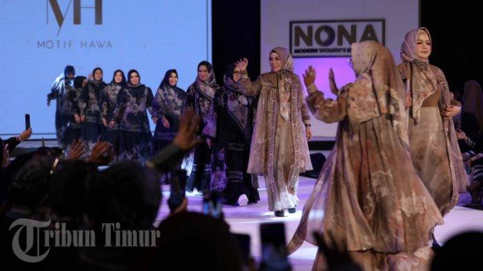 Motif Hawa Pamer Busana di Nona Fashion Week Modern Women’s Exhibition ...