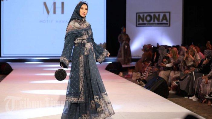 Motif Hawa Pamer Busana di Nona Fashion Week Modern Women’s Exhibition ...