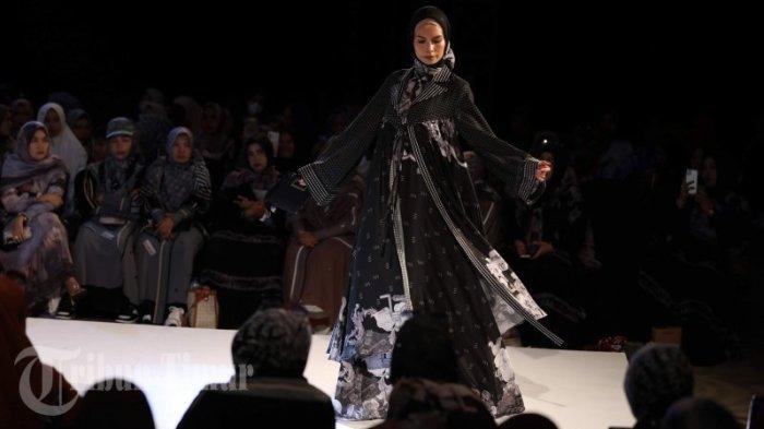 Motif Hawa Pamer Busana di Nona Fashion Week Modern Women’s Exhibition ...