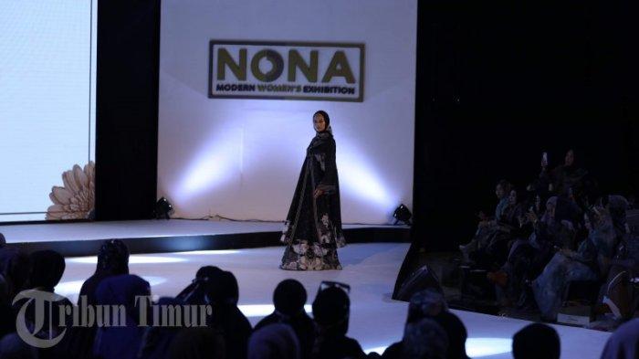 Motif Hawa Pamer Busana di Nona Fashion Week Modern Women’s Exhibition ...