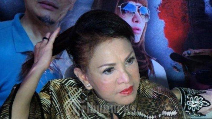 TRIBUNWIKI: Putuskan Hidup Menjanda, Ini Profil Mpok Atiek - Tribun ...