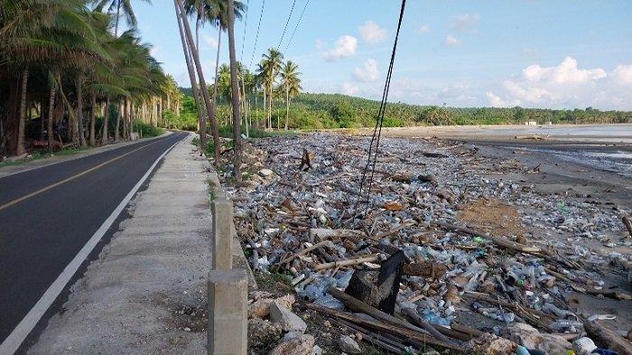 Sampah Kiriman Penuhi Pantai Buki Selayar Sulsel - Tribun-timur.com