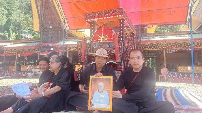 Prosesi Pemakaman Ne' Linggi: Penghormatan Terakhir Setelah Lima Hari ...