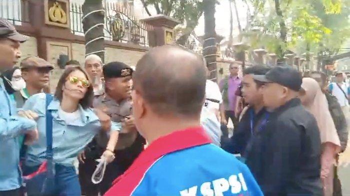 Permintaan Rocky Gerung Saat Noviana Kurniati atau Novi Bule Nyaris ...