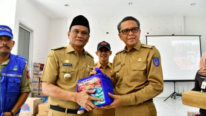 Pemprov Sulsel Beri Bantuan 2 Ton Beras untuk Korban Banjir di Barru - Tribun-timur.com
