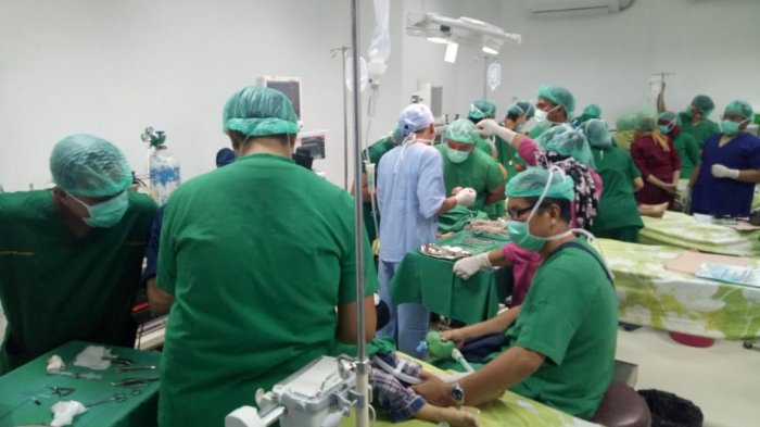 The Fhezer Komsa Gelar Operasi Bibir Sumbing Gratis di RS Arifin Numang ...