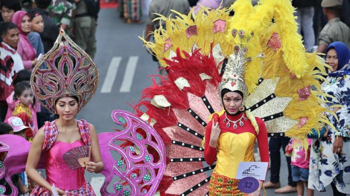 Intip Foto-foto Cantiknya Model Fashion Carnaval HUT Sulsel, Thita SYL ...