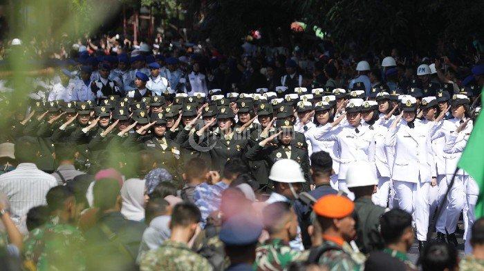 FOTO : HUT TNI ke-79 di Lapangan Karebosi, Refleksi Ketangguhan dan ...