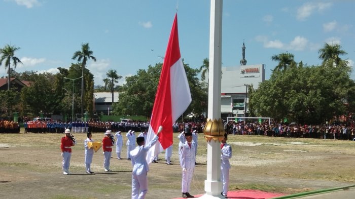 Jadi Pusat Perhatian, Paskibra Parepare Sukses Kibrarkan Bendera Merah Putih - Tribun-timur.com