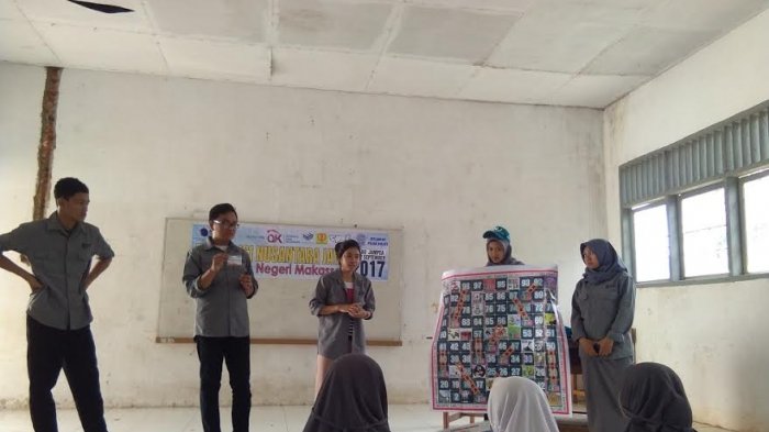 Tim ENJ UNM Terapkan English Poly Card Pada Anak Pulau Jampea - Tribun ...