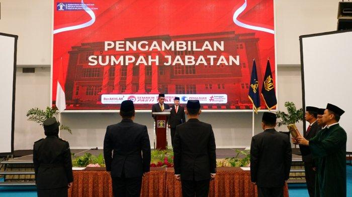 Liberti Sitinjak Lantik PAW MPD Notaris dan Perancang Perundang-undangan Kanwil - Tribun-timur.com