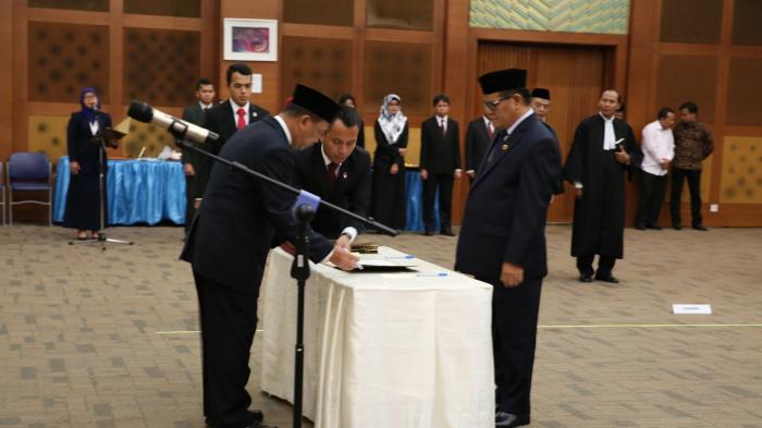 Resmi Jadi Rektor UNM, Ini Pesan Menteri Riset Dikti ke Husain Syam ...