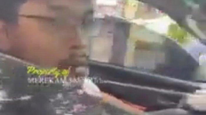 Detik-detik Pemotor Kejar Pengendara Mobil yang Buang Abu Rokok di ...