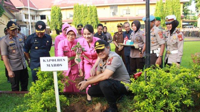 Cegah Bencana di Musim Hujan, Polres Maros Tanam 750 Bibit Pohon - Tribun-timur.com
