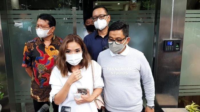 VIDEO Pengakuan Gisella Anastasia di Kantor Polisi Usai Diperiksa Soal Video Syur Mirip Dirinya ...