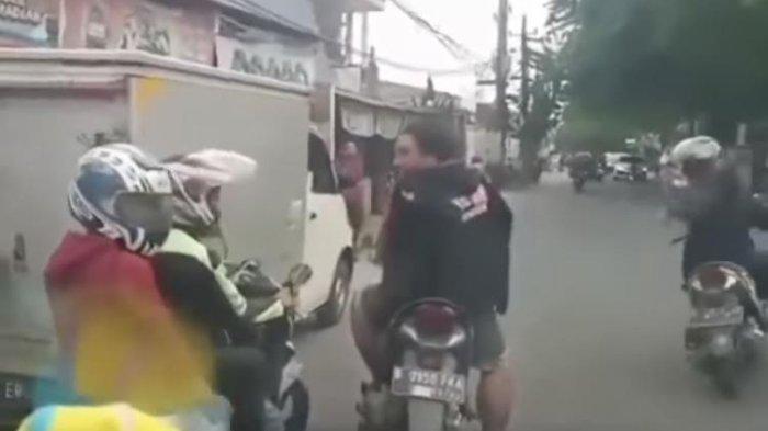 Video Viral Relawan Diludahi Pengendara Motor Saat Kawal Ambulans - Tribun-timur.com