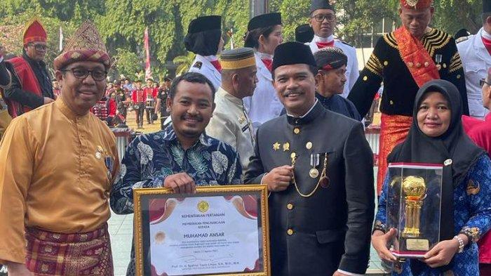 Peringatan HUT RI ke-78, Mentan SYL Beri Penghargaan ke Muhammad Ansar Penggagas Elisitor ...
