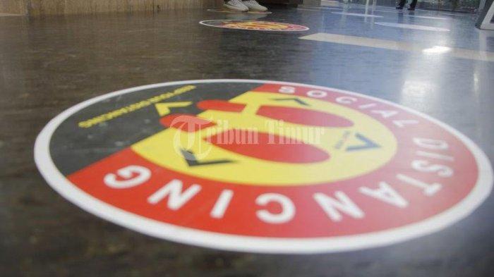 FOTO: Persiapan New Normal, Wisma Kalla Terapkan Jaga Jarak di Lift ...