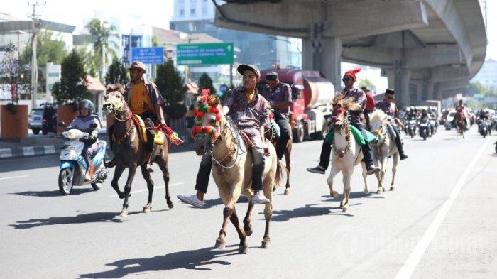 Foto Penunggang Kuda dalam Acara Appa'bunting - Tribun-timur.com