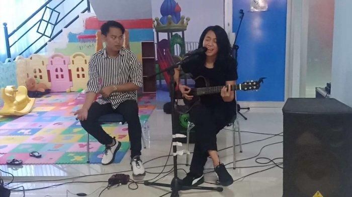 Penyanyi Dewiq 'Konser' di Kantor Imigrasi Parepare Sekalian Buat ...