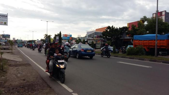 Pukul 12.45 Wita, Jl Perintis Kemerdekan Padat Kendaraan - Tribun-timur.com