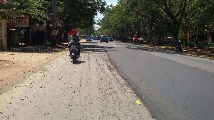 Hati-hati Ada Perbaikan Jalan di Jalan Poros Mandai - Tribun-timur.com