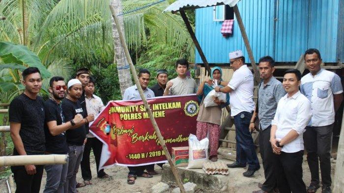 Sat Intelkam Polres Majene Berbagi Pada Kaum Duafa - Tribun-timur.com