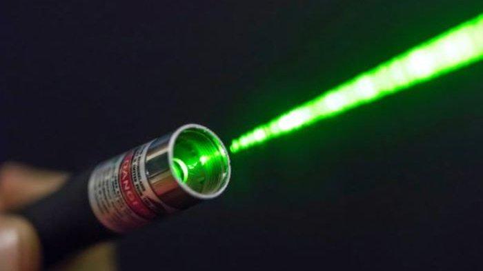 5 Bahaya Pesawat Ditembak Cahaya Laser Seperti Terjadi di Makassar ...