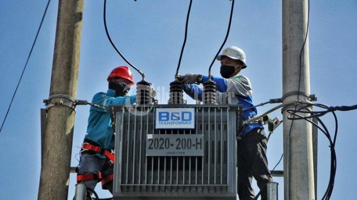FOTO: Pemeliharaan Jaringan Listrik PLN - Tribun-timur.com