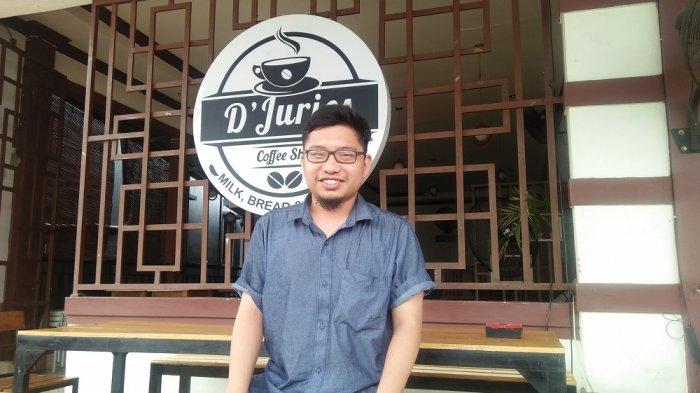 TRIBUNWIKI: Ini Profil Owner D'Juries Coffee And Roastery BTP Phatra Anggana Djuri - Tribun ...