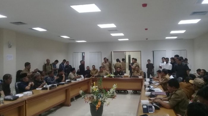 Pemkab Majene dan Pemprov Bahas PI Blok Sebuku di Gedung DPRD Sulbar ...