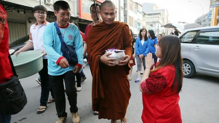 Foto-foto Prosesi Pindapatta di Makassar - Tribun-timur.com