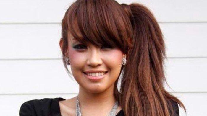 TRIBUNWIKI: Kini Jadi Penyanyi Rohani, Ini Profil dan Perjalanan Karier ...