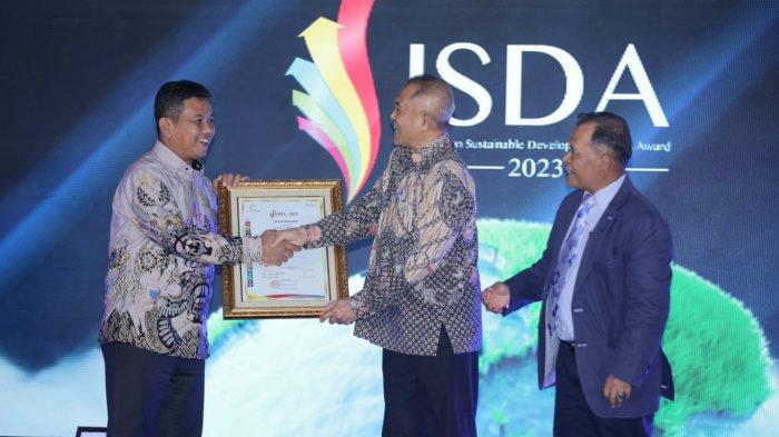 Konsisten Kembangkan Usaha Masyarakat Desa Lampoko, PLN Raih ...