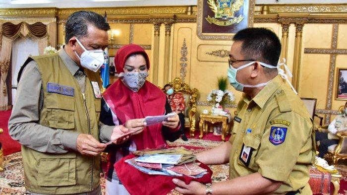 Disdik Sulsel Peduli Covid-19 Serahkan Bantuan Paket Sembako dan Masker ...