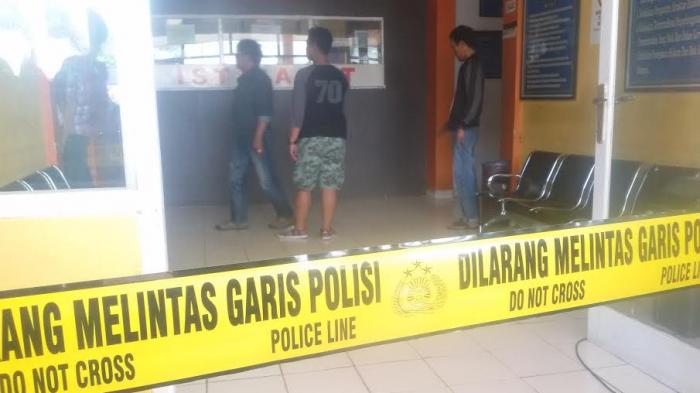 Rekonstruksi Kasus AS, Police Line Dipasang di Kantor Camat Panakukkang ...