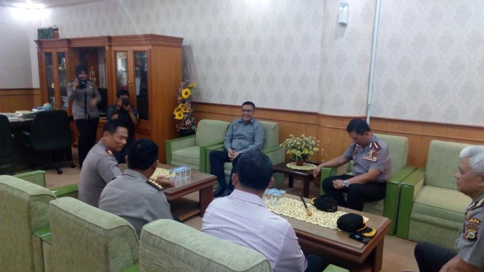 Kapolda Sulsel Temui M Roem - Tribun-timur.com