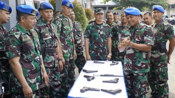 Prajurit Pomal Lantamal VI Asah Keterampilan Bongkar Pasang Senjata ...