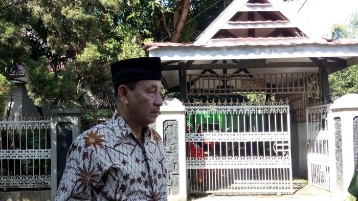 Warga Berdatangan di Rumah Keluarga Duka Dr Muhammad Darwis di Bone ...
