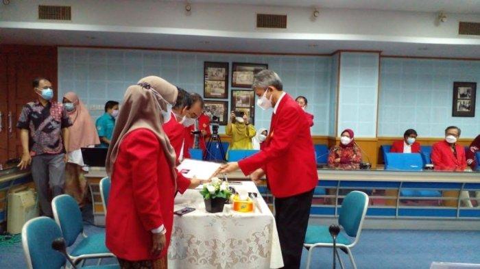 Prof Sumbangan Baja Resmi Daftar Calon Rektor Unhas - Tribun-timur.com