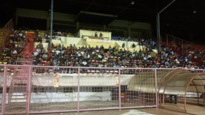 Warga Makassar Nonton Latihan PSM di Stadion Mattoanging - Tribun-timur.com