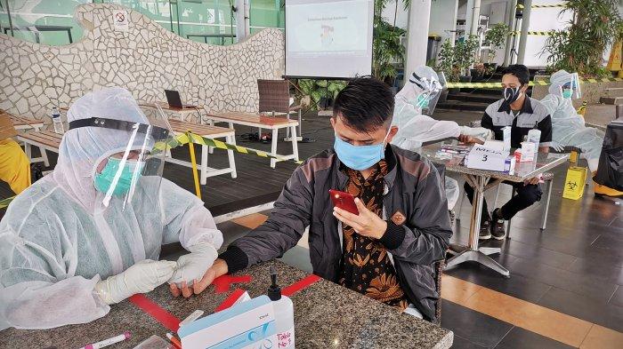 FOTO: Rapid Test Karyawan Wisma Kalla - Tribun-timur.com