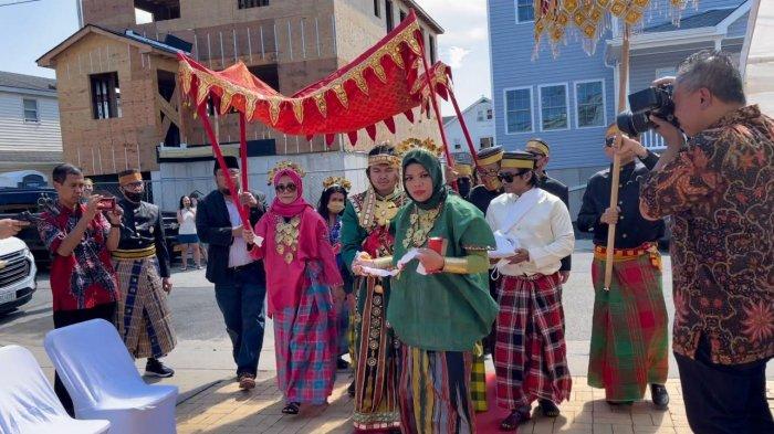 Meriahnya Pernikahan Adat Bugis-Makassar di Amerika Serikat, Lengkap ...